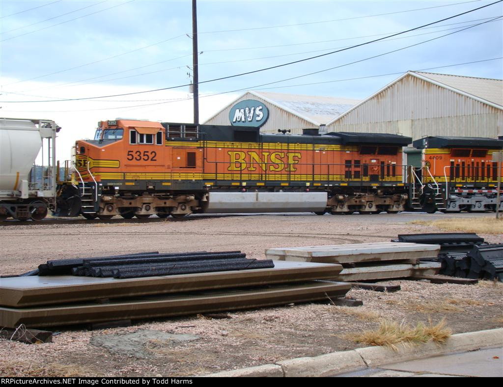 BNSF 5352
